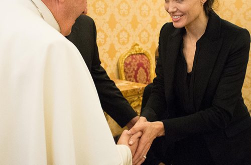 Actress Angelina Jolie meets with Pope Francis | Photos